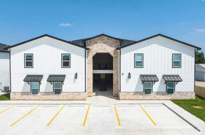 1 Bedroom Apartment - Mission, TX