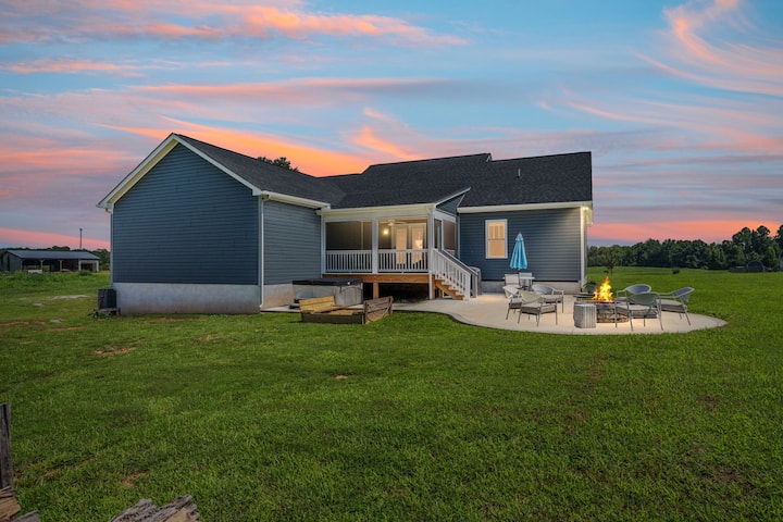 Modern Ranch Retreat On 10 Acres + Hot Tub - Powhatan State Park, Powhatan