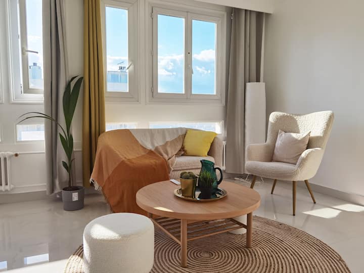 Modern 2-bed Apt 80m2 With Elevator/ Free Parking - France