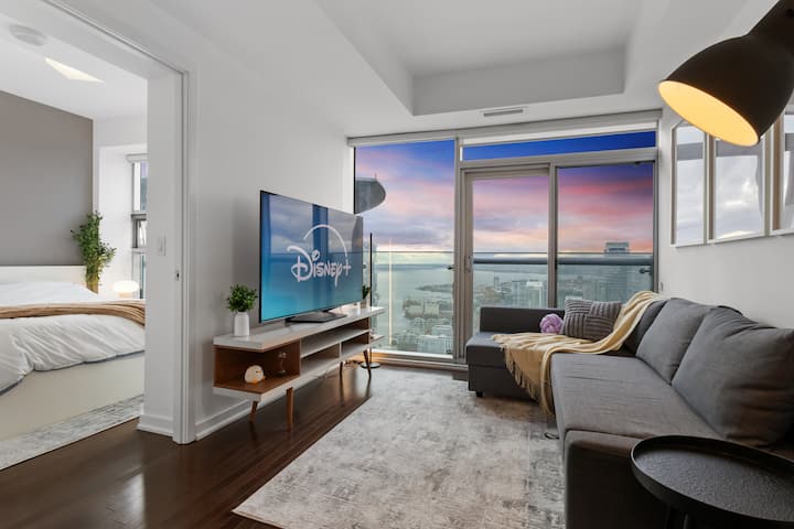 Stylish 60+ Floor 1br Condo With Cn Tower View - Toronto, ON