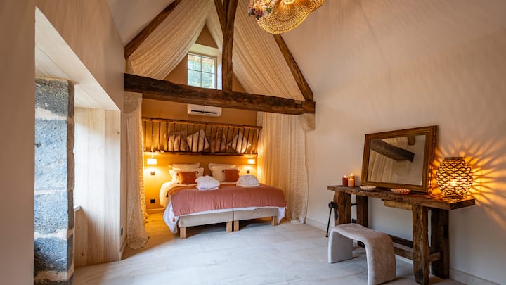 Hébergement Romantique Avec Jacuzzi Privatif - Semur-en-Auxois