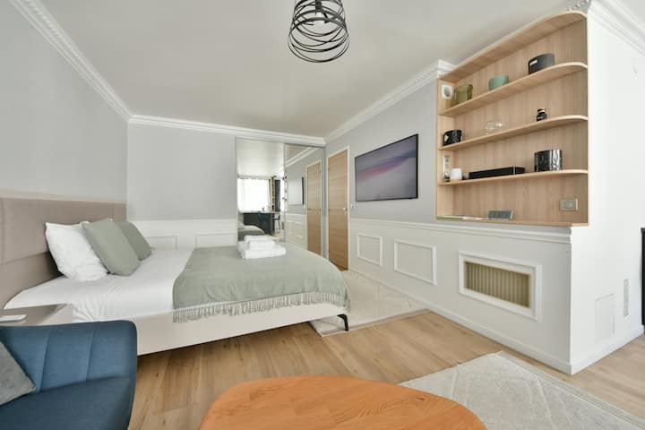 Elegant Studio Near Champs-élysées & Madeleine - Paris