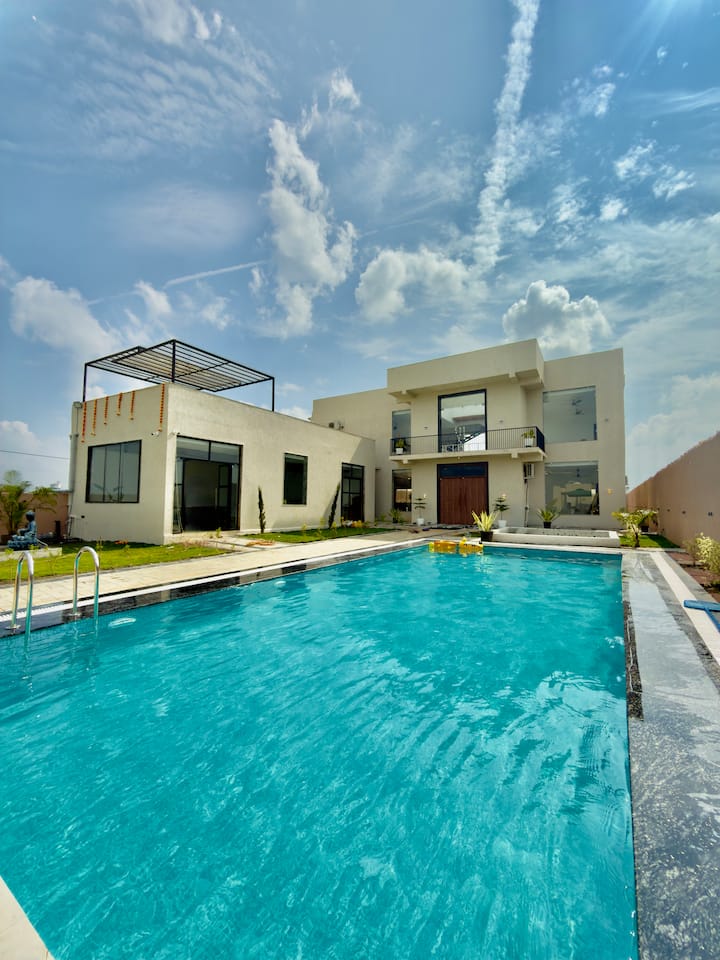 Luxury Villa | Private Pool | For Parties | Bhopal - Bhopal