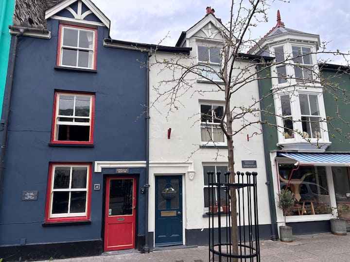 The Little Laura Ashley House - Machynlleth