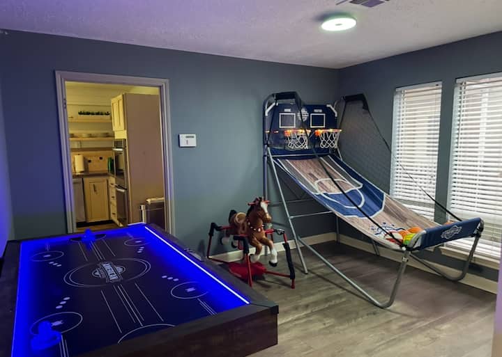 Perfect For Big Families And Entertaining! - Stafford, TX