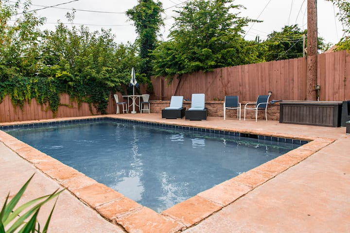 Resort-style Escape In Oklahoma City - Oklahoma City