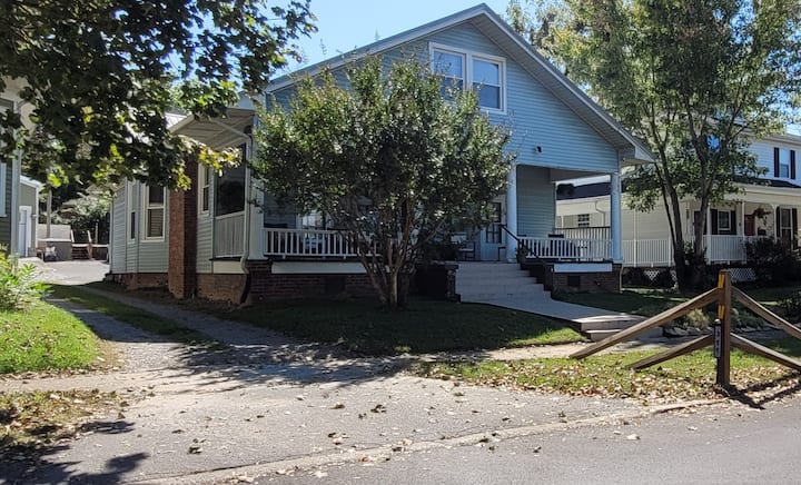 Downtown Ground Floor Apartment - Johnson City, TN