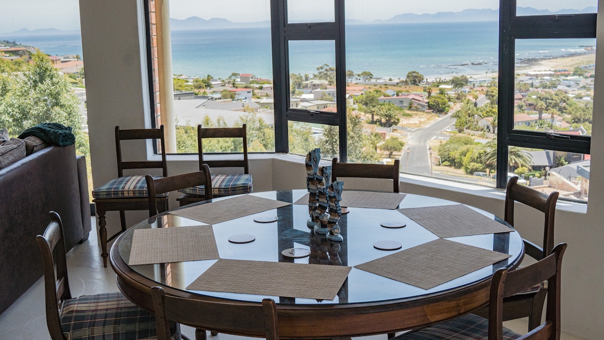 Restio Place: Stunning Sea Views in Gordon's Bay - Houses for Rent in ...