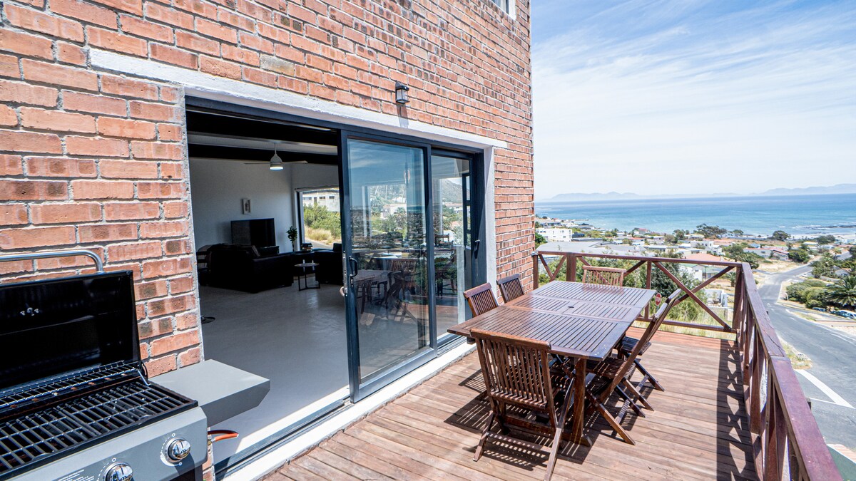 Restio Place: Stunning Sea Views in Gordon's Bay - Houses for Rent in ...