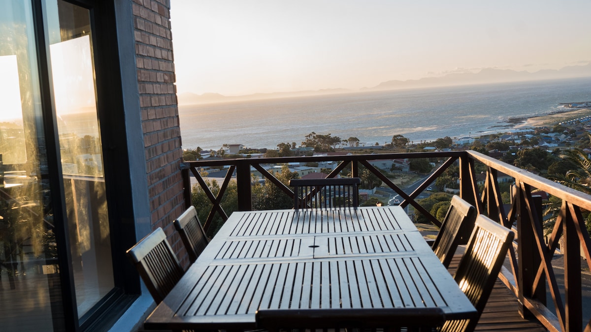 Restio Place: Stunning Sea Views in Gordon's Bay - Houses for Rent in ...