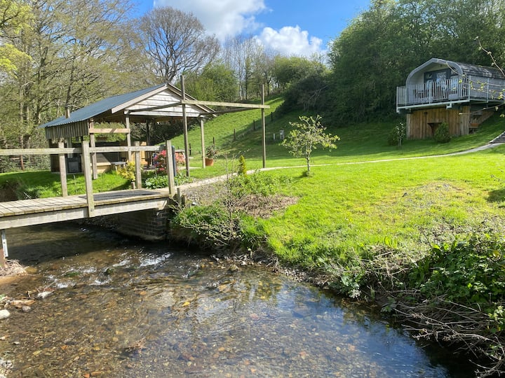 Treetop Pod With Wood Fired Hot Tub - Church Stretton