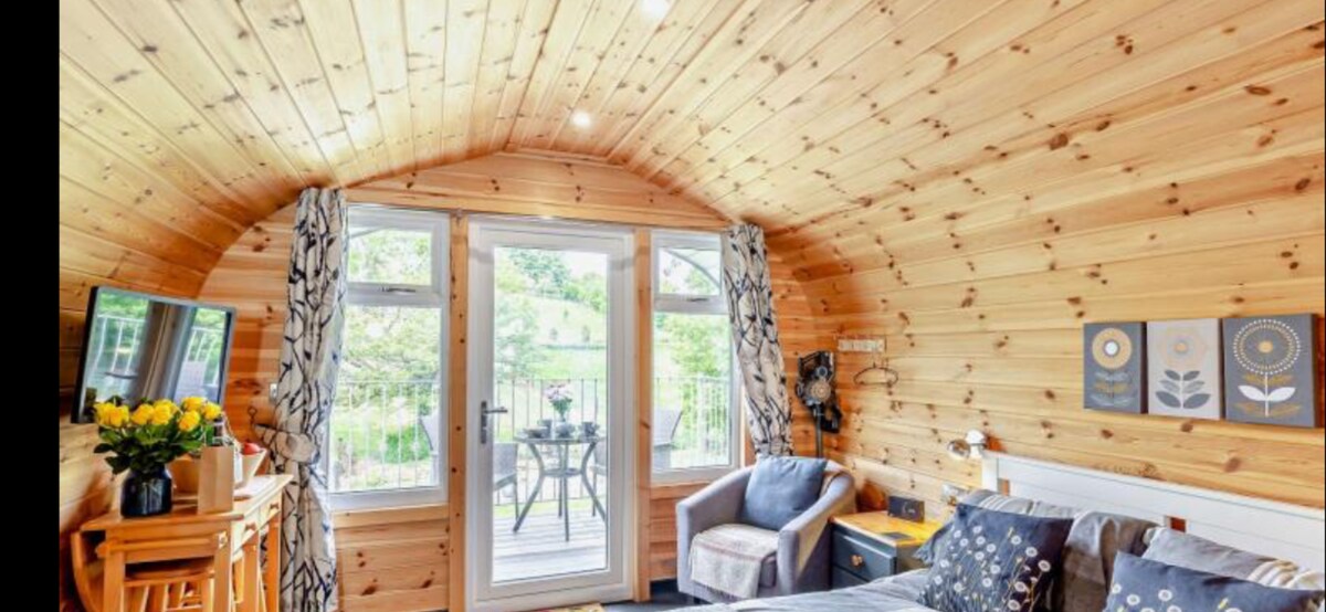 Treetop pod with wood fired hot tub under gazebo - Farm stays for Rent ...