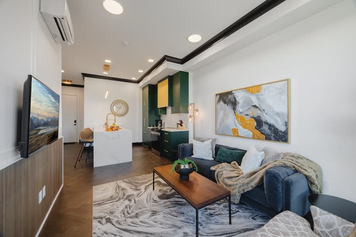 Walk University District, Near Hospitals & Shops - Calgary