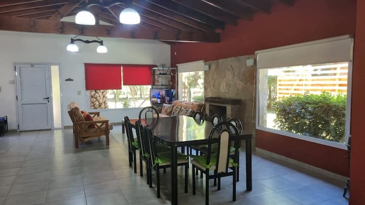 Hermosa Y Amplia Casa A 2 Cuadras De La Laguna. - Chascomús