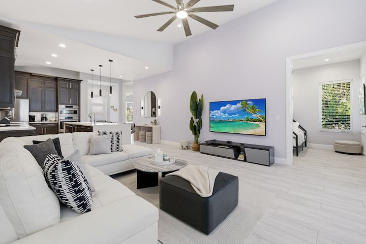 Large Pool Home, Dog Friendly, Close To Beach. - Naples, FL