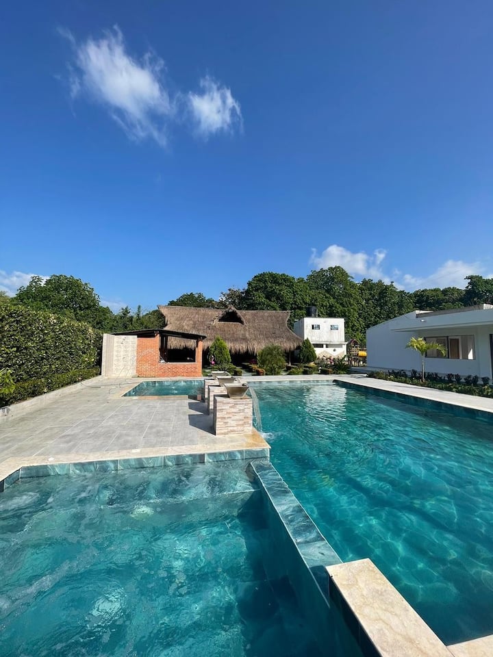 Casa Camprestre En Turbaco: Piscina Y Zonas Verdes - Turbaco