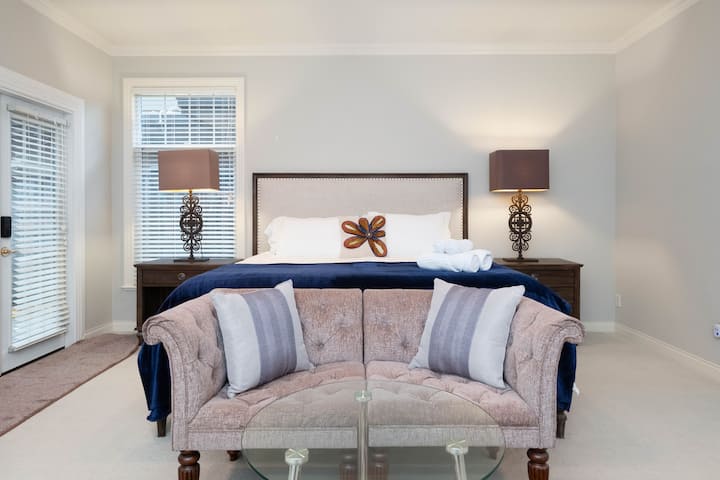 Elegant Studio – Minutes From Airport & Steveston - Delta, Britanya Kolumbiyası