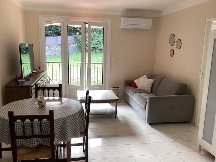 Appartement T2, Avec Cuisine Et Balcons. - Prades