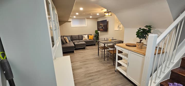 Beautiful 2 Bdrms & Private Living Space New Reno - Toronto
