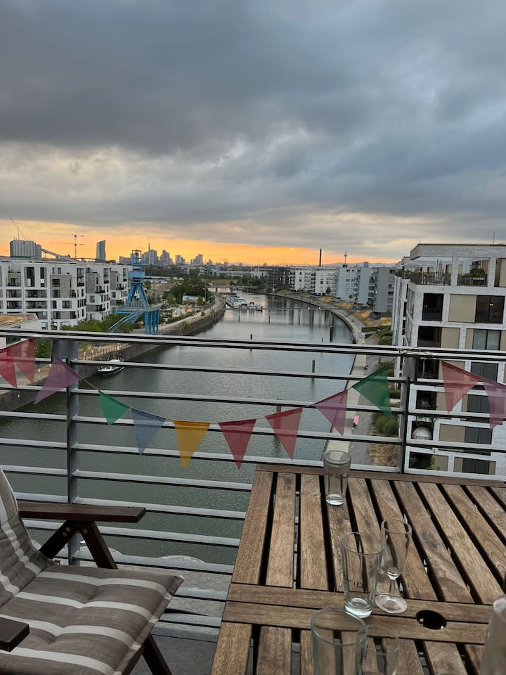 Wohnung Mit Skylineblick Und Parkplatz - Frankfurt