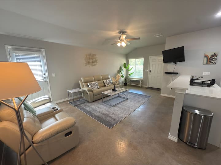 Turnkey 3 Bedroom Haven - Minutes From Fort Hood - Killeen, TX