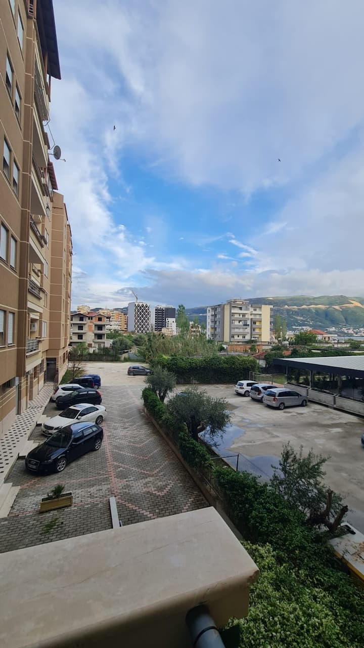 Apartamenti Me Pamje Nga Deti- 5 Minuta Nga Plazhi - Vlorë