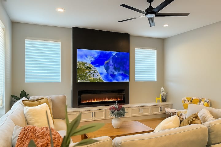 The Evergreen Dream | Bright, Chic, Cozy Stay - Vancouver, WA