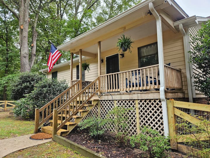 Waterfront, Dog-friendly Cottage - Reedville, VA