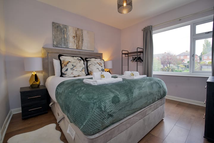 London Road Villa - Free Netflix, Private Parking - 考文垂