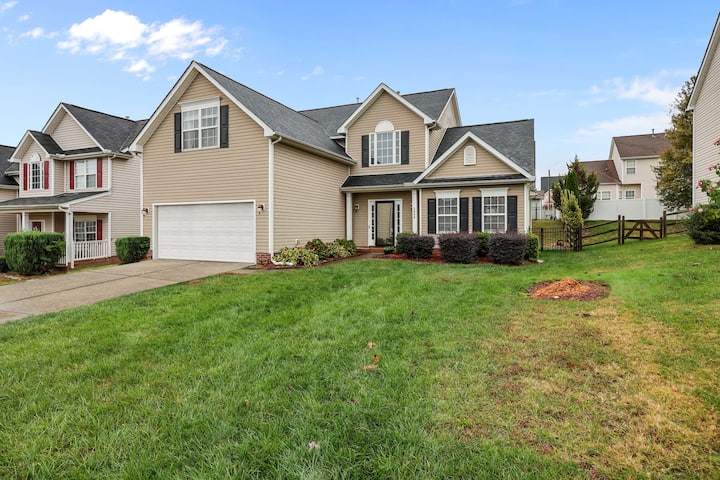 1. Spacious 5br Home W/ 2 Masters, Gym & Firepit - Concord, NC