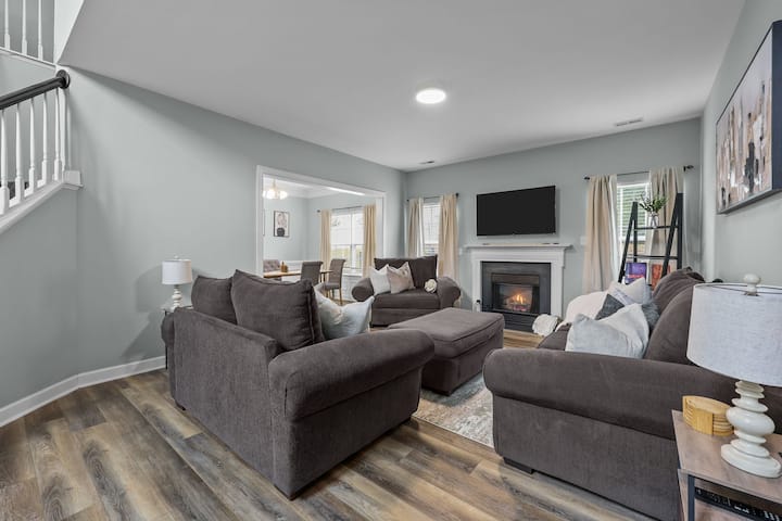 Spacious 5br | Game Room | Firepit | Gym | Kingbed - Harrisburg, NC