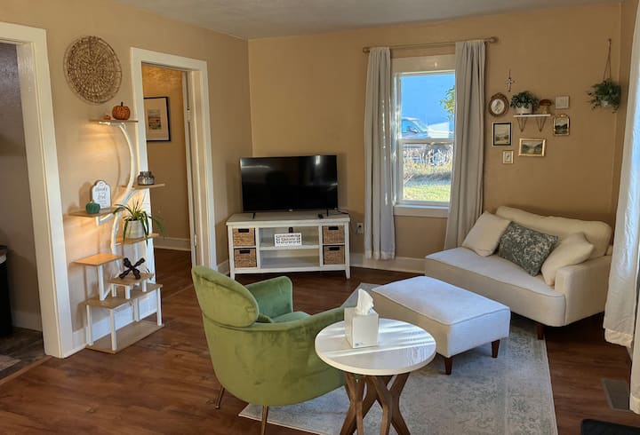 Sagebrush & Clay Cottage - Beach, ND