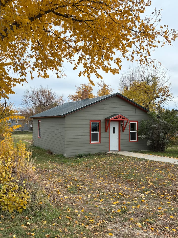 Sagebrush & Clay Cottage - Beach, ND