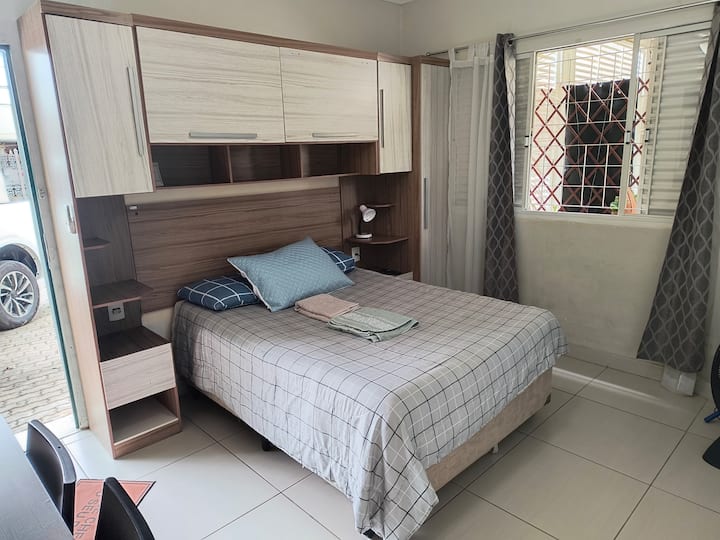 Suíte A, C/ Ventilador, Netflix E Wi-fi - Jundiaí