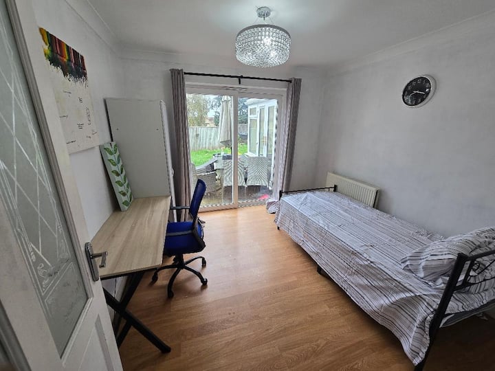 The Retreat – Quiet & Lovely Getaway Home - Swindon