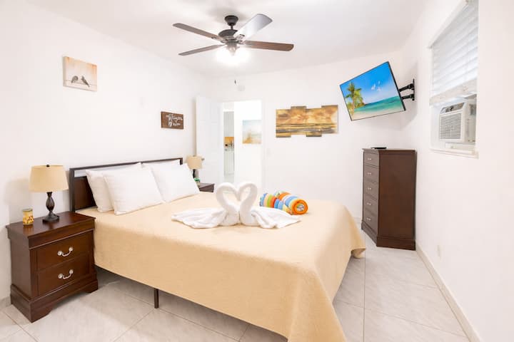 Hollywood Beach 1br | 30-second Walk To Sand - Dania Beach, FL