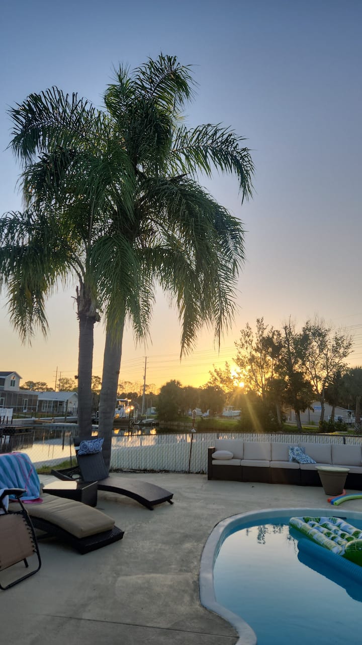 "Mako House" Come And Enjoy This Pool Home! - Hudson, FL