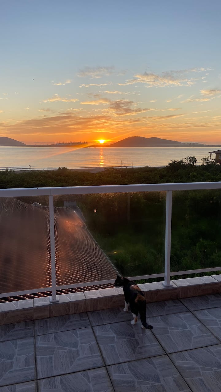 Sobrado á Beira Mar Com Vista Incrível! - Itapoá