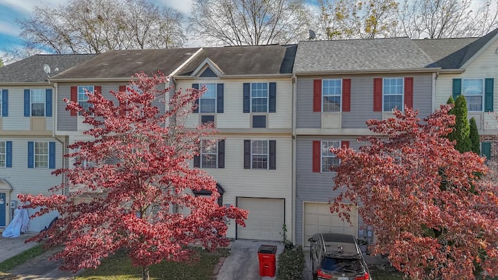 Comfy 3-bedrooms 2.5bath Townhome Near Meritus Med - Hagerstown, MD