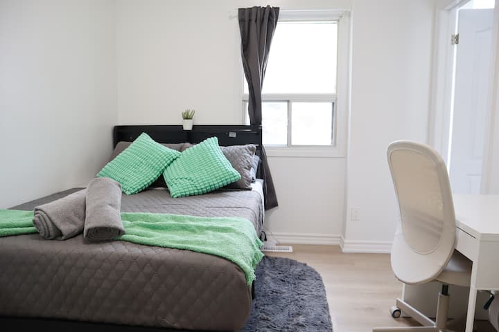 Central Private Bed & Bath | University Of Toronto - Toronto