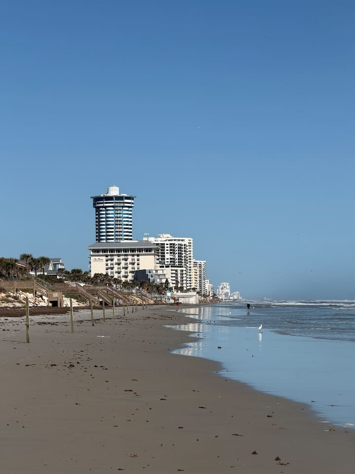 Shore Thing Getaway - Steps To The Beach - Ponce Inlet, FL