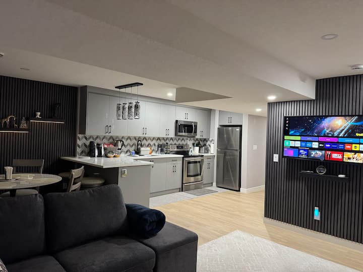 Basement Apartment In Airdrie - Airdrie