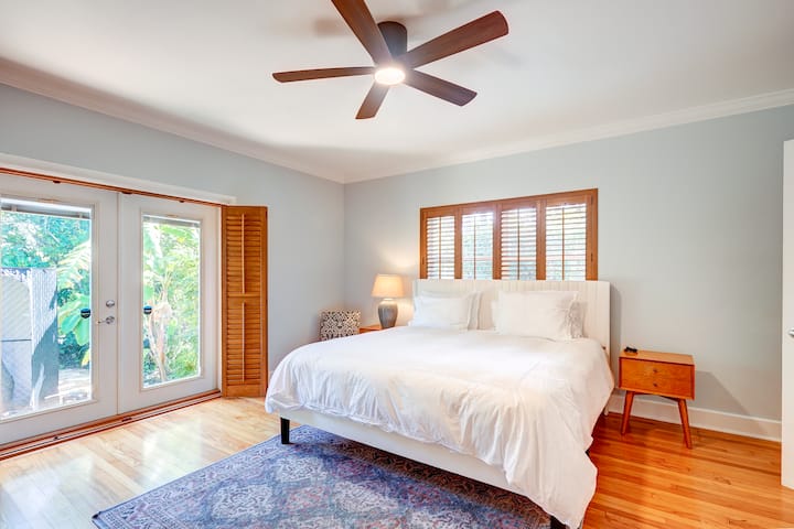 Luxe 3br/3.5ba W/ Heated Pool & 10 Mins To Beach - West Palm Beach, FL