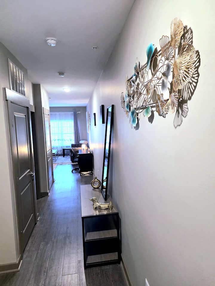 Skyline Serenity – Gym, Walk To Bars & Restaurants - Charlotte, NC