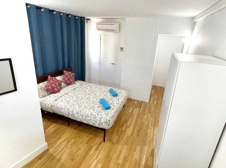 Cozy Apartment In Center With Terrace - Barcelona