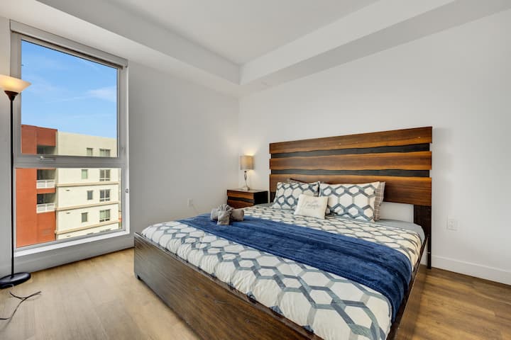 Spacious 2br Apartment With Pool, Jacuzzi &Parking - Downtown - Los Angeles