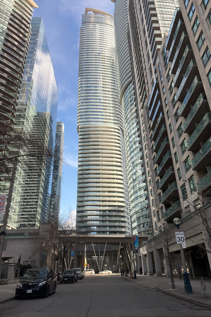 60th Floor Luxury Skysuite • 3bd Lake & City Views - Toronto
