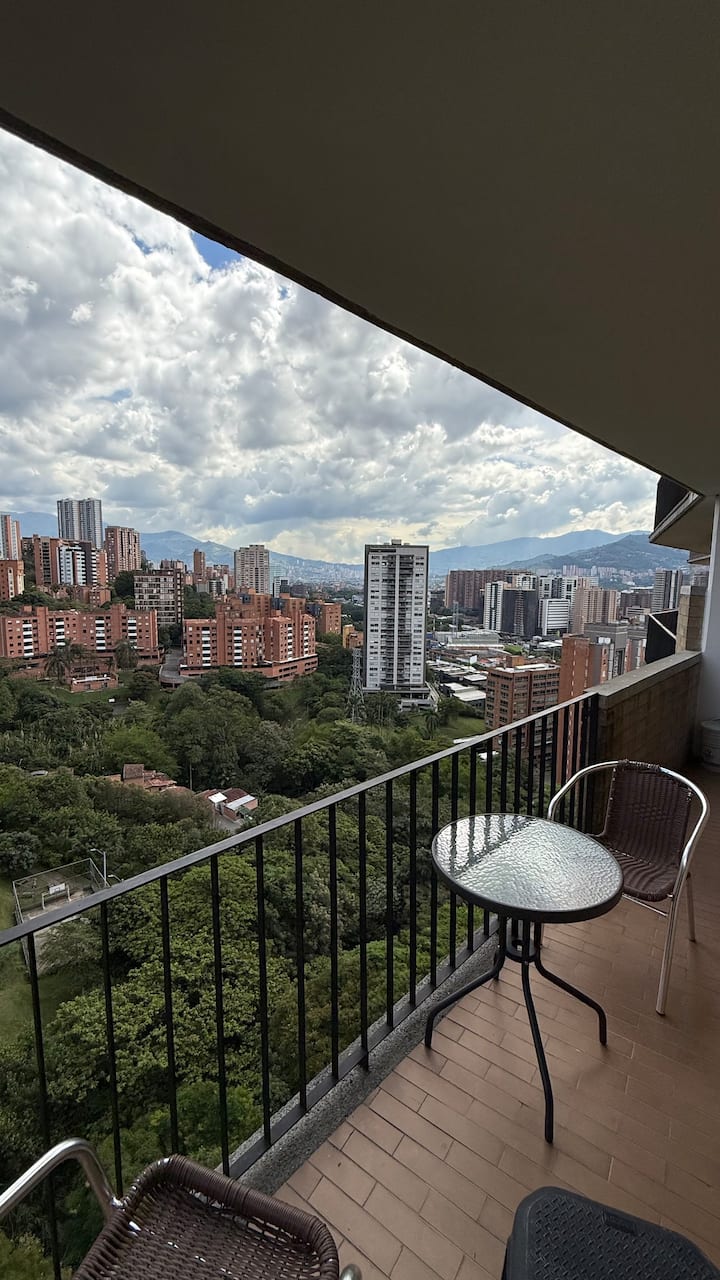 Poblado San Diego, Piso Alto, Vista De Ciudad - Medellin, Antioquia, Colombia