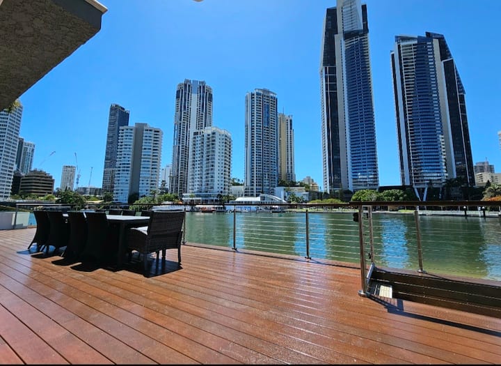 River Front Luxury, 700m To The Beach In Surfers - Surfers Paradise
