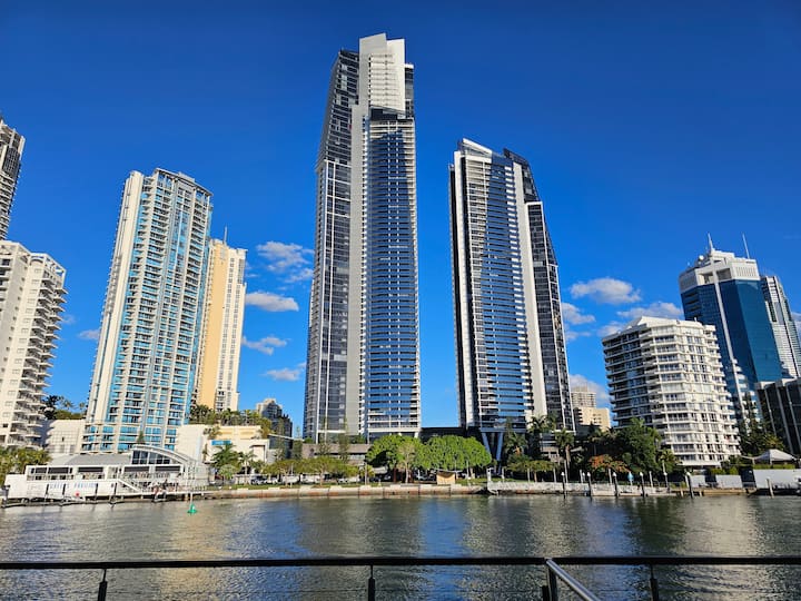 River Front Luxury, 700m To The Beach In Surfers - Surfers Paradise